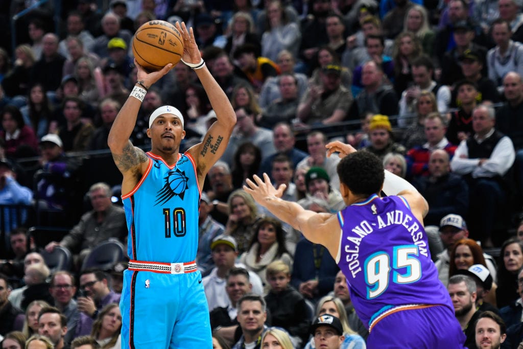 Damion Lee undergoes surgery on his right knee